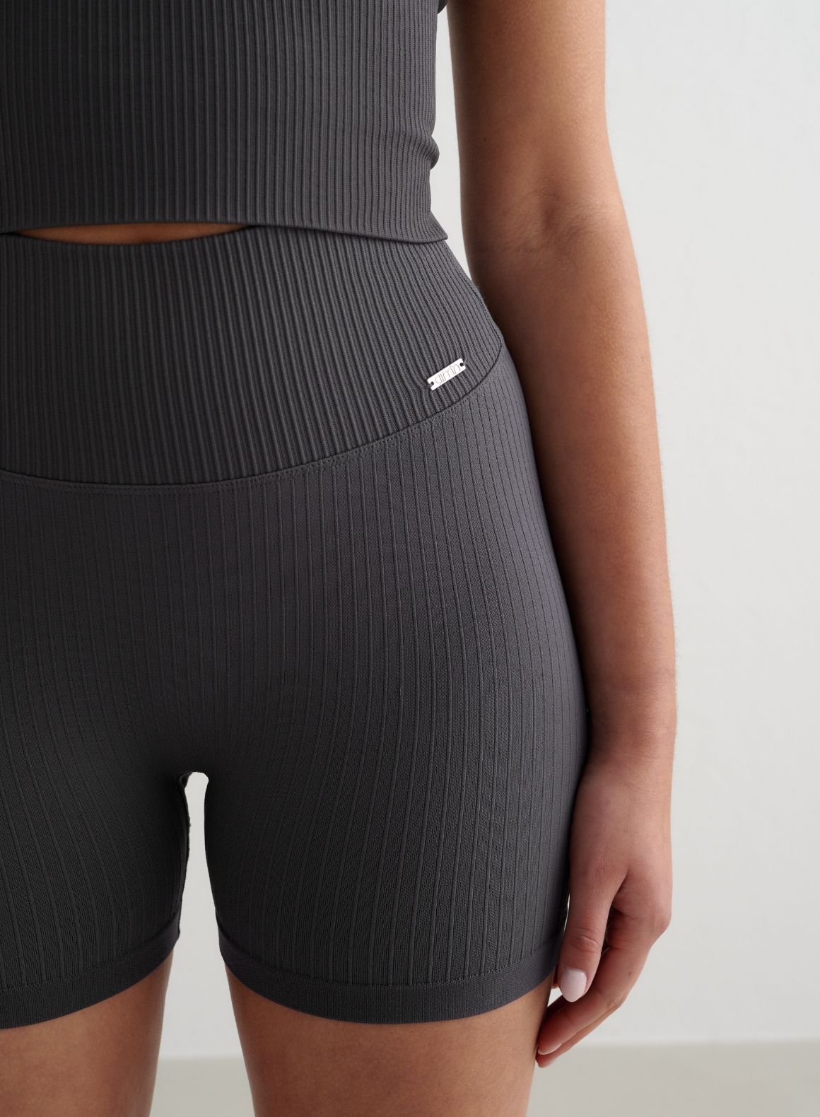 Shadow Grey Ribbed Seamless Midi Biker Shorts – AIM'N AU
