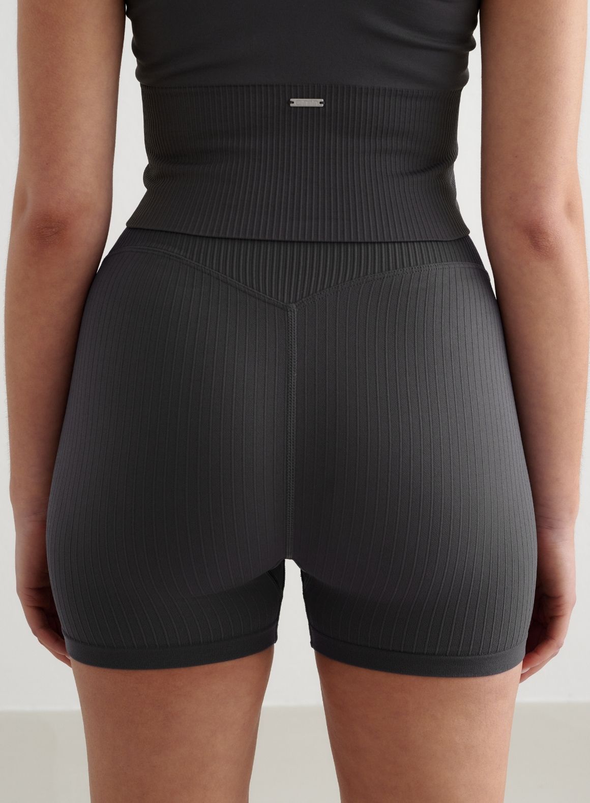 Shadow Grey Ribbed Seamless Midi Biker Shorts – AIM'N AU