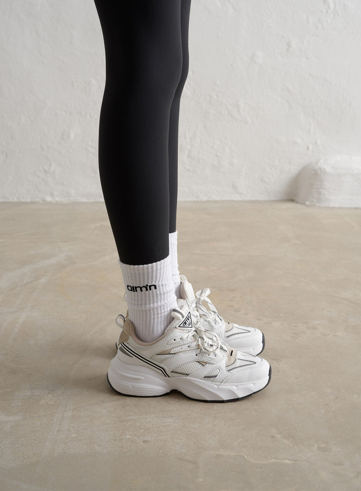 White aim'n Logo Socks 3-pack – AIM'N AU